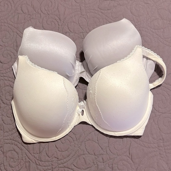 Victoria's Secret | Intimates & Sleepwear | 2 34d Victorias Secret Bras ...